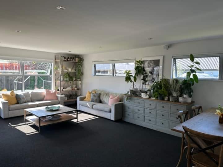 Sunny Family Home In Queenstown - Arrowtown