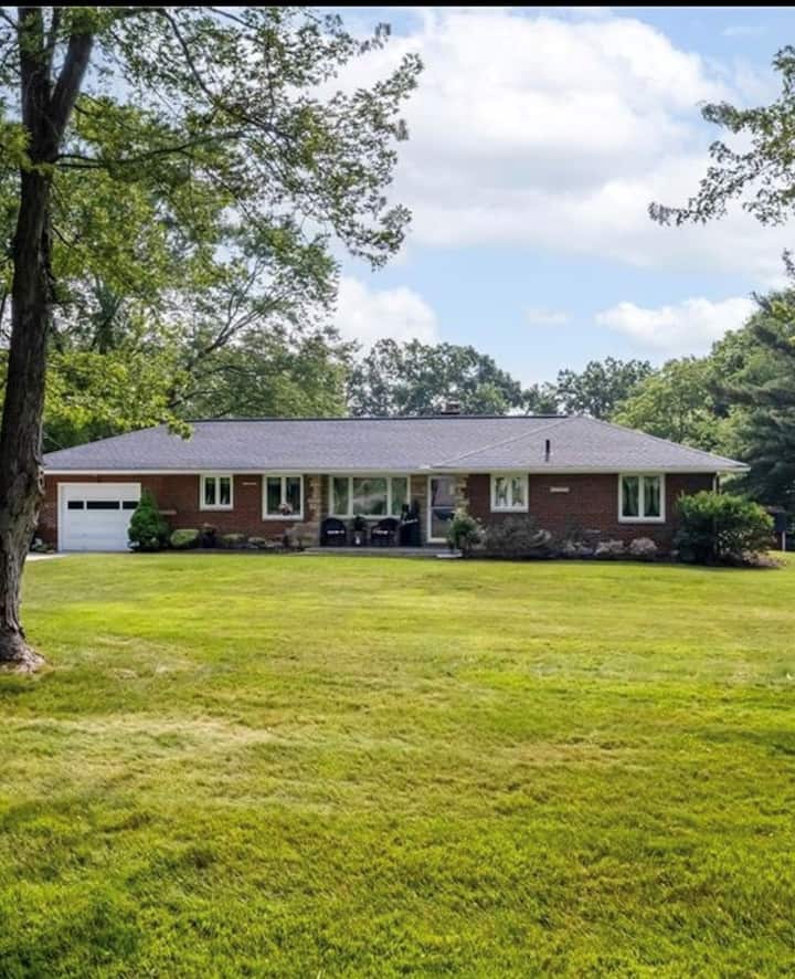 Country House Big Back Yard - Portage Lakes, OH