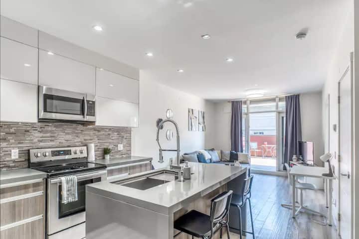 Sunny Retreat Calgary .  Free Underground Parking - Calgary