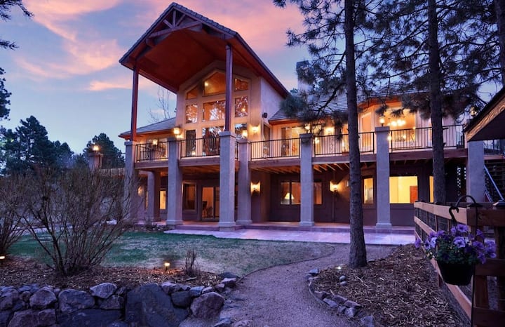 Colorado Luxury Getaway - Sauna, Steam Shower, Spa - Colorado Springs, CO