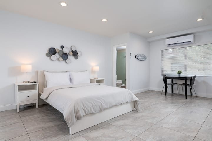 Bayshore Breeze Free Parking! #7 - Fort Lauderdale, FL