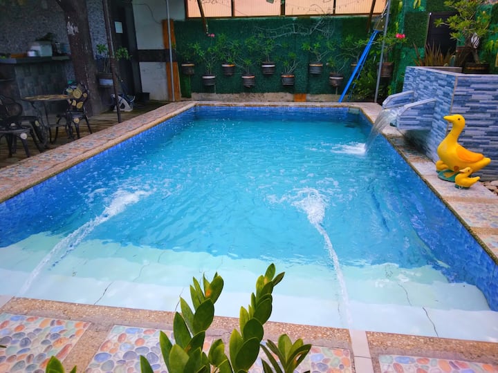 Bungalow House W/ Swimming Pool - Tarlac City