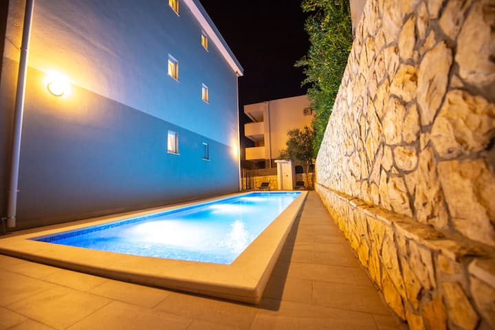 Apartments Yoko - For Up To 19 People, With Pool - Novalja