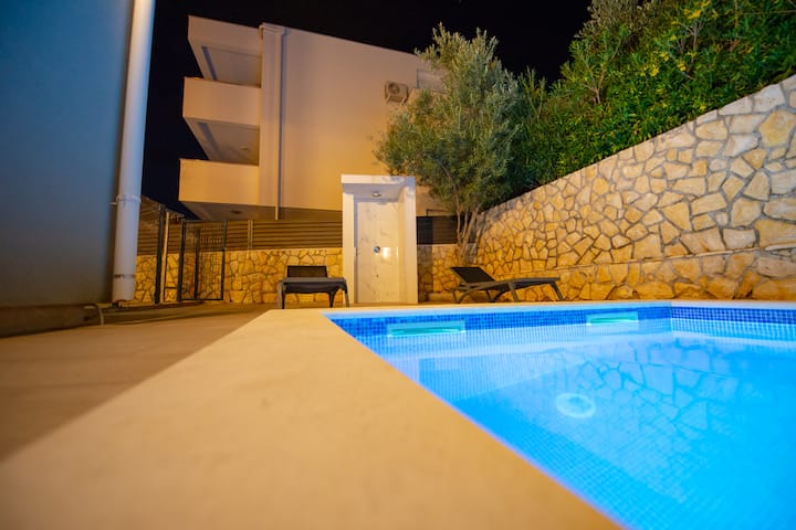 Apartments Yoko - For Up To 14 People, With Pool - Novalja