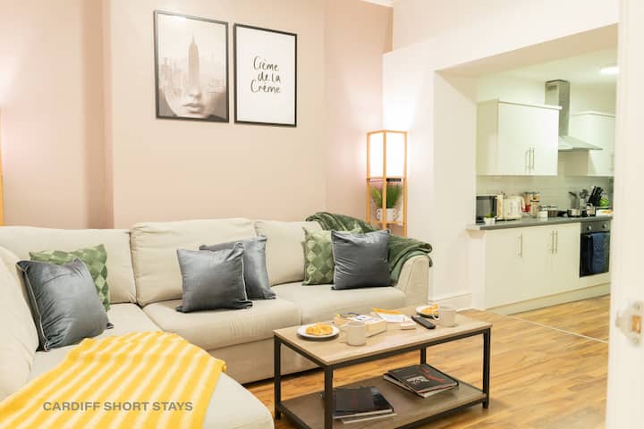 City Centre Large House Free Parking & Fast Wi-fi - Cardiff