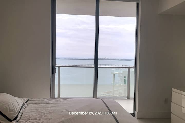 High-floor Luxury W/ Sea Views! - Miami, FL