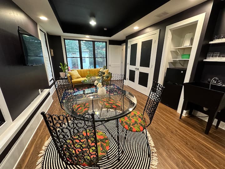 Art And Light Filled Basement Apartment -