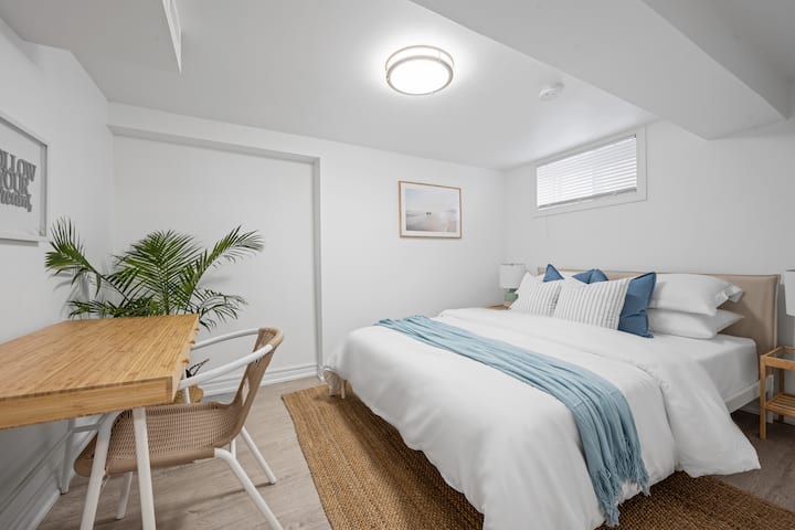 *Monthly* The Coral Room | Private Room W/ Desk - Toronto
