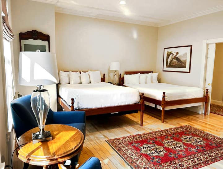 Premium Double Queen In Boutique Vermont Hotel - Woodstock