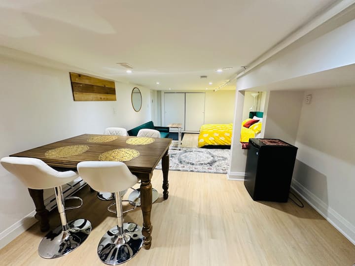Beaches Bliss: Stylish & Cozy - Toronto