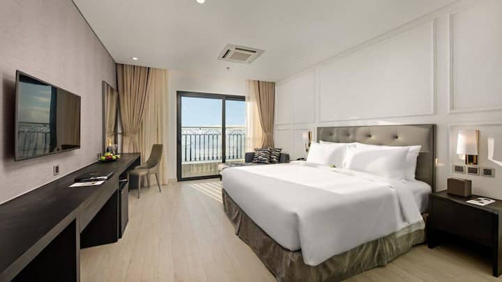 Lux 17th Golden Bay Balcony Ocean View~king Bed - Da Nang