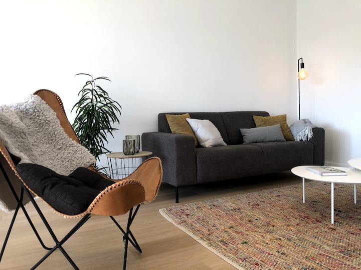 Beautifully Renovated Apartment With Free Parking - Louvain