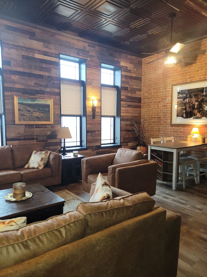 Small Town Luxury Loft Apartment - Minneopa State Park, Mankato
