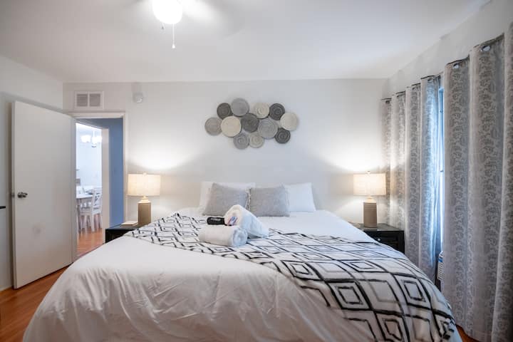 Bright & Spacious 2 Bedroom Flat In Heart Of Weho! - Universal Studios Hollywood, Universal City