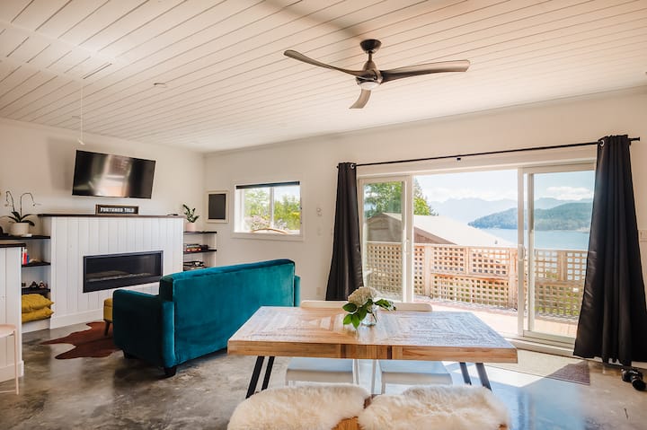 *New* Ocean View Studio In Lower Gibsons - Gibsons