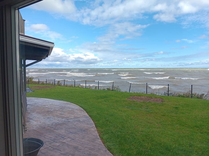 Pelican Point - Private Retreat - Sheboygan, WI