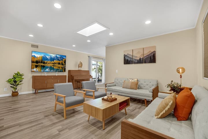 Stunning Home · La Main Attractions + Disneyland! - West Covina, CA