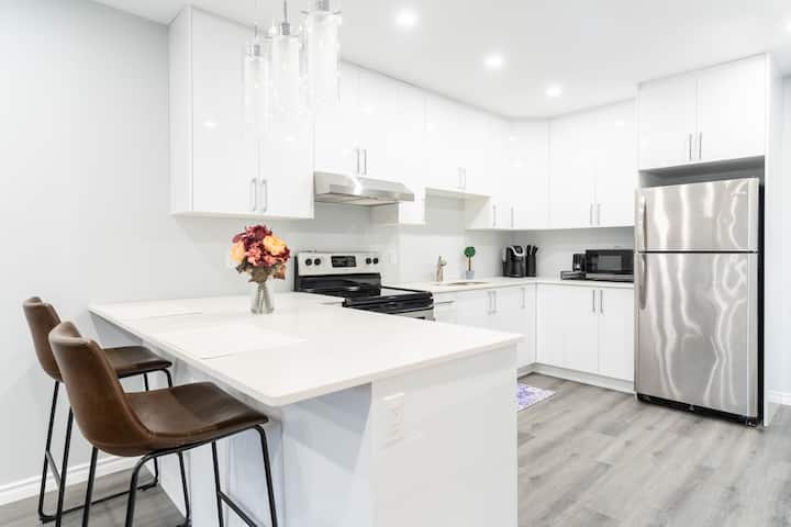 Home Away 2br Apartment - Windsor