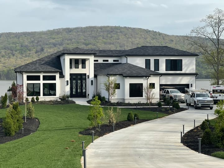 Heated Infinity Pool Lake House! - Scottsboro, AL