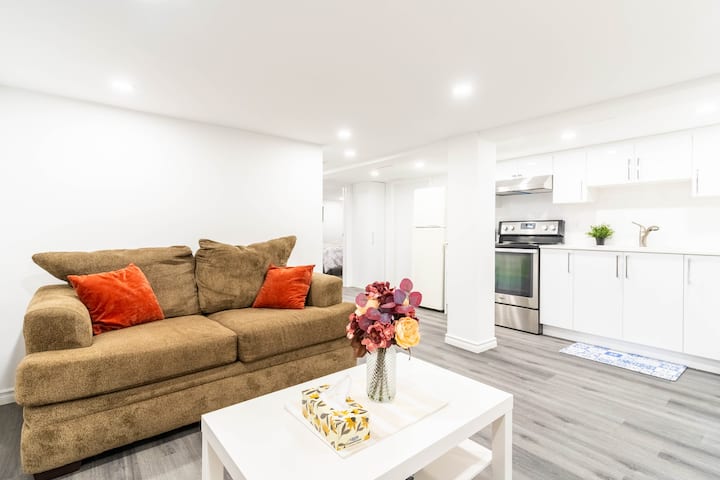 Modern 2br Apartment - Windsor