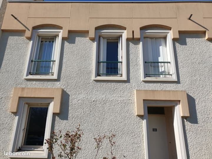 Maison De Ville 102 M2 Avec 3 Chambres - Montigny-le-Bretonneux