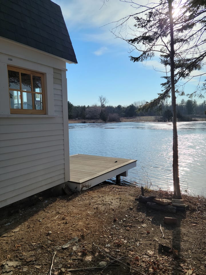 Sweet Waterfront Boat House! - Dover, NH