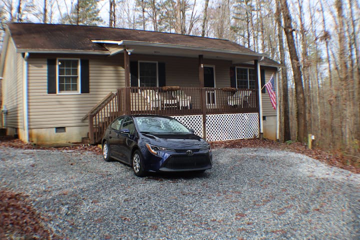 Quiet, Clean Home For You! - Dahlonega, GA