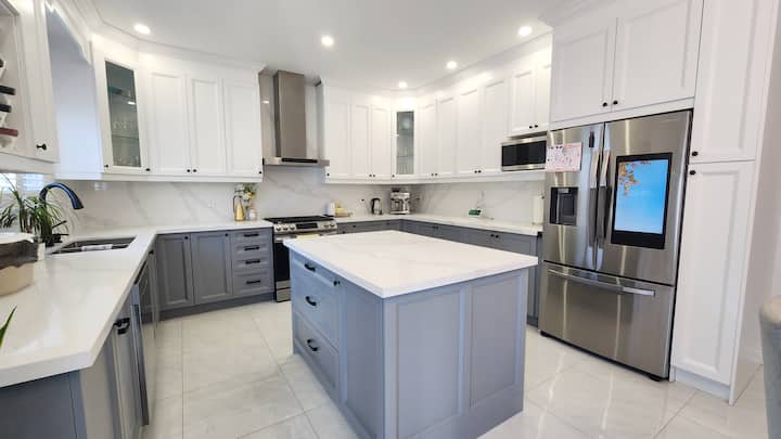 Spacious 4-bed Cozy Home For Your Next Getaway! - Brampton