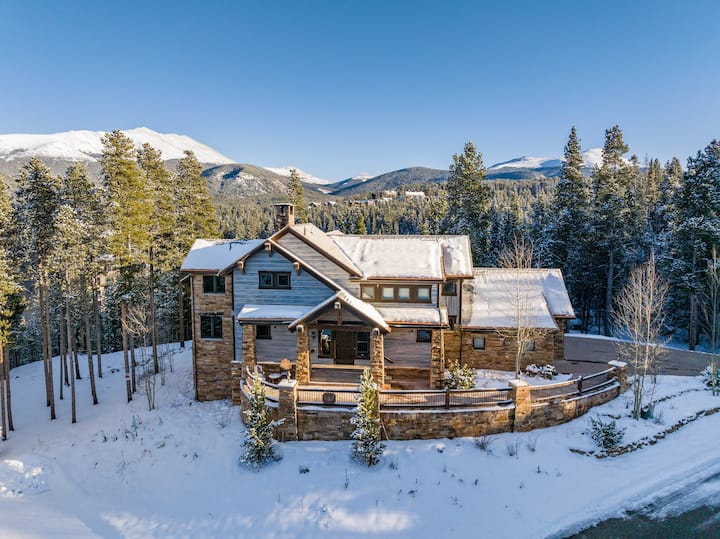Snowflake Château: Ski In/out, Hot Tub & Sauna. - Breckenridge, CO