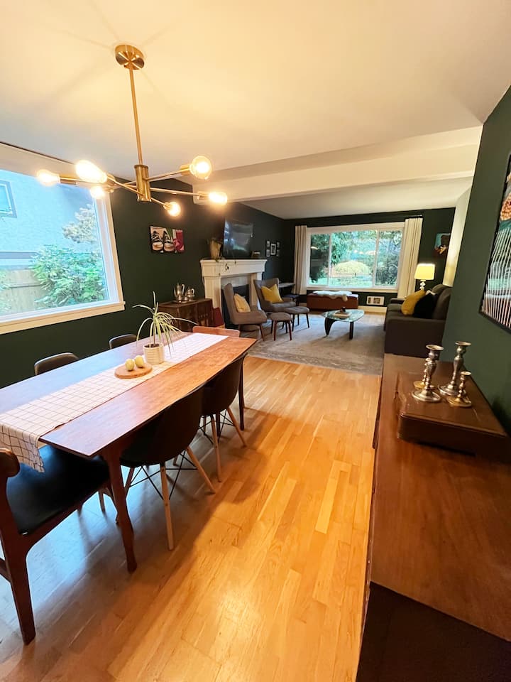 Fun Family Home Near Beach - Gibsons