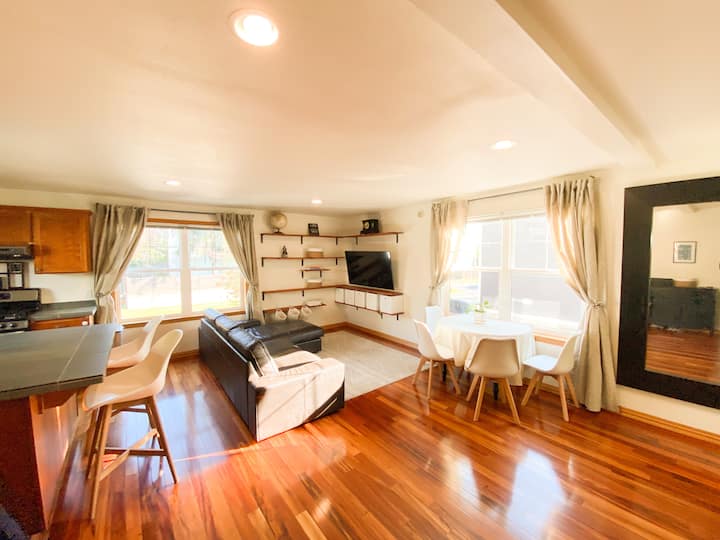 2b1.5b Open Greenwood Townhome + Zoo Pass - Shoreline, WA