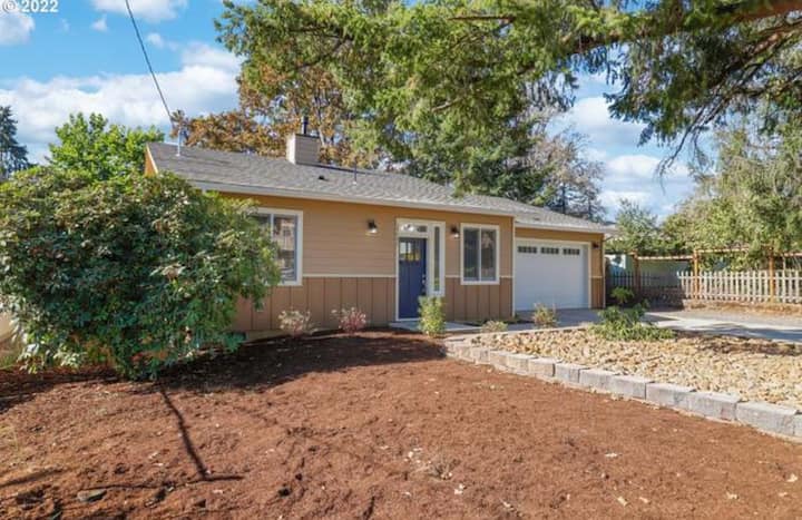 Single House - West Linn, OR