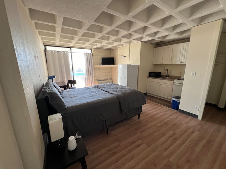 Studio Apartment In Wichita #05 - *Queen Size Bed* - Wichita, KS