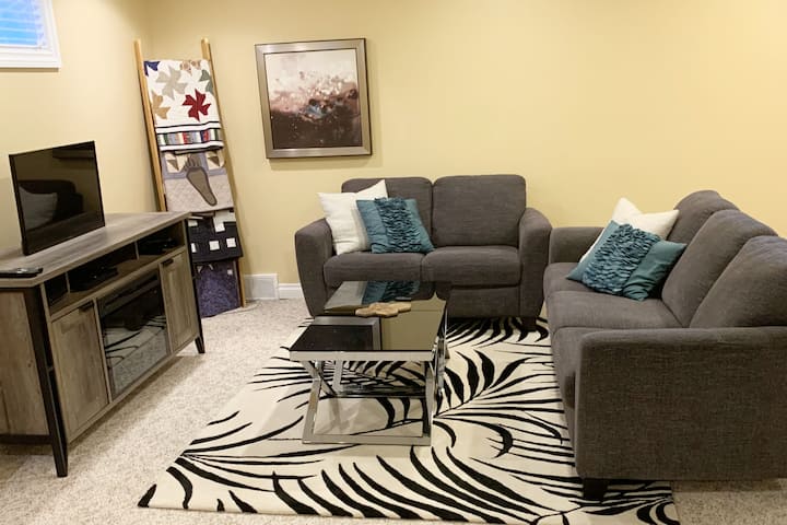 Cozy, Bungalow Basement Escape - Saskatoon