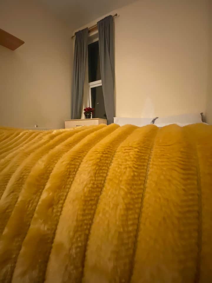 Tidy Room In Leamington Spa - Royal Leamington Spa