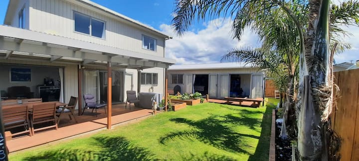 Whangamata Waves & Holiday Days Batch - Whangamatā