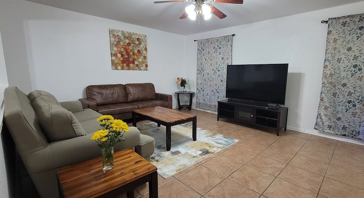 Comfy Spacious 4br In Round Rock - Pflugerville, TX