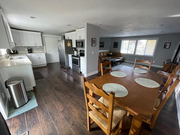 Great Location! Near Ski Resorts, Dining, Shopping - Sandy, UT