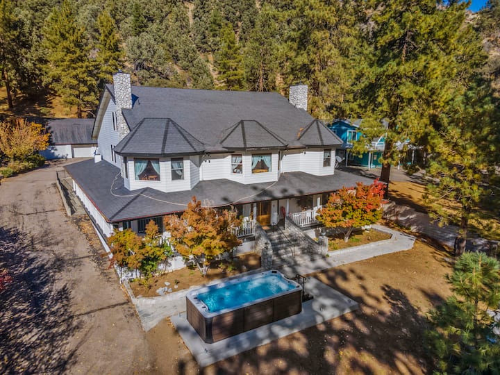 Luxury Mountain Retreat: Skiing, Spa, Arcade & Bar - Wrightwood, CA