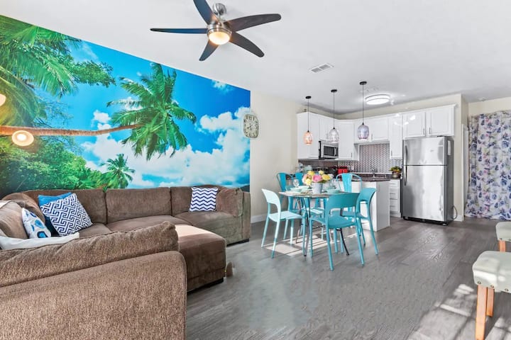 Beach Vacay! 5 Min Walk To The Beach, Pool! - Gulfport, MS