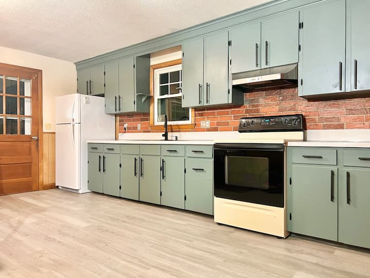 Cozy Bedroom In Desirable Neighborhood - Nashua, NH