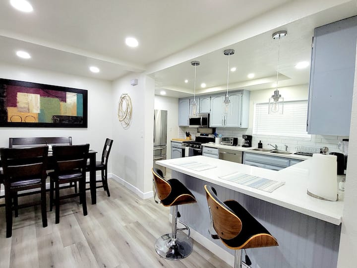 Welcome New & Improved! Your Home Away From Home - La Mesa, CA