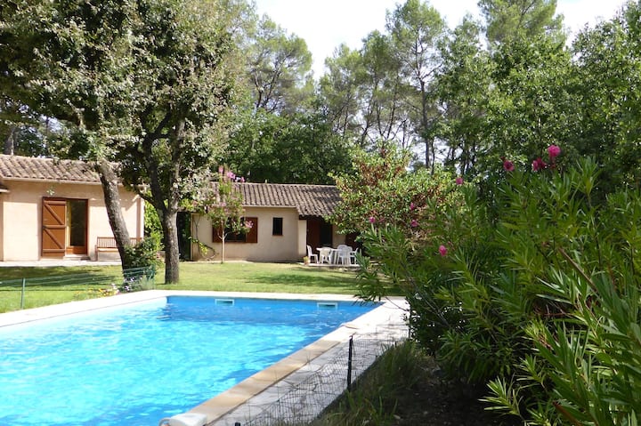 Villa Au Calme Sous Les Pins Pour Sportifs. - Fayence