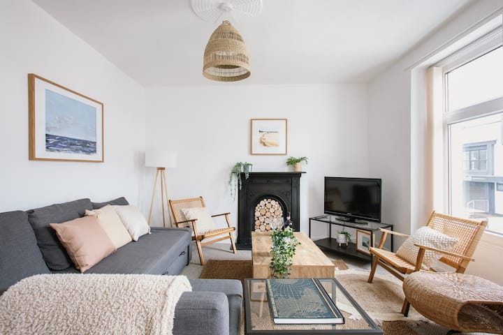 Cosy Period Cottage By The Sea - Portrush