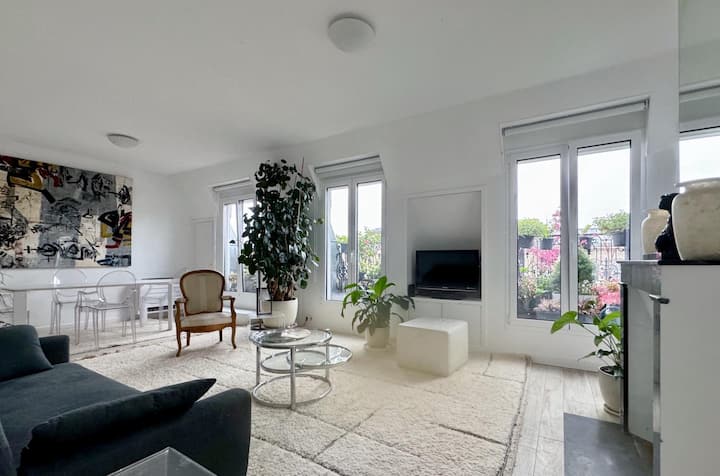 A 2 Pas De La Cathédrale " Notre-dame " - Paris