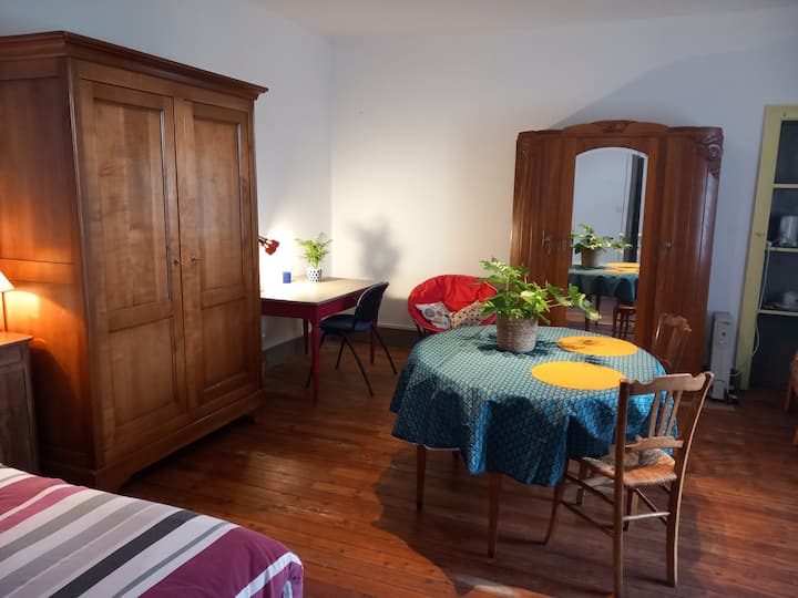 Chambre Avec Accès Indépendant. - Montluçon