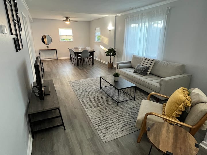 The Spacious Stylish Pad - Pittsburgh