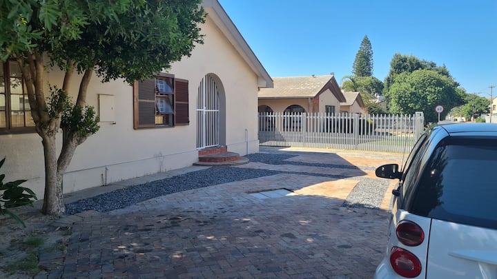 24 Bed House For Large Groups - Cape Town