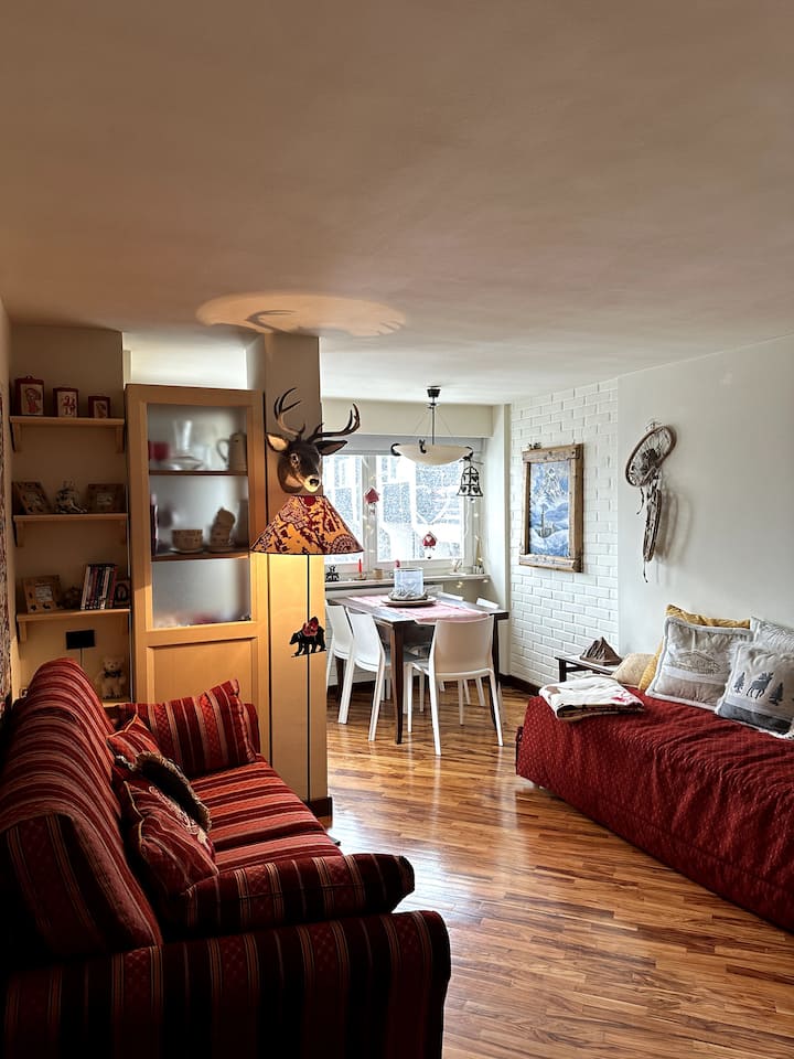 [Aux Pied Du Roi Cervin] - Walking On Ski Slopes - Zermatt