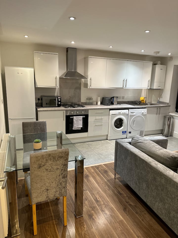 1 Bed Flat In Hoxton Street, Shoreditch - 런던